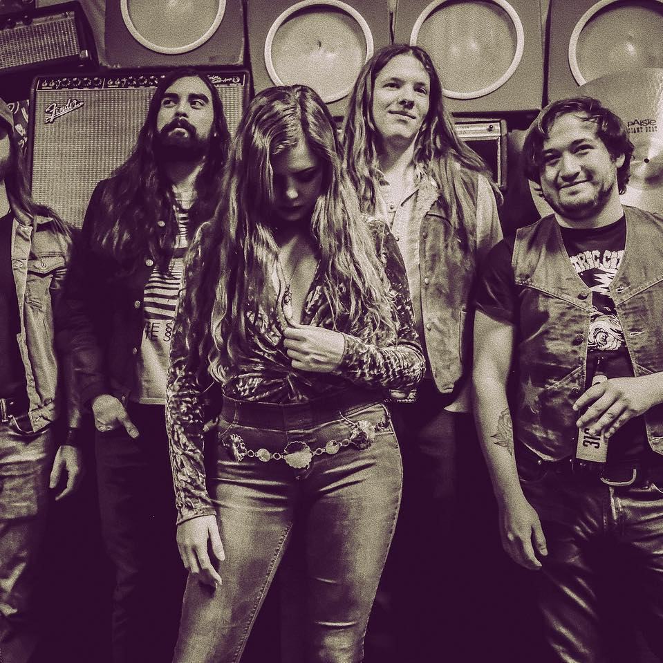 Dead Feathers - Criaturas Salvajes